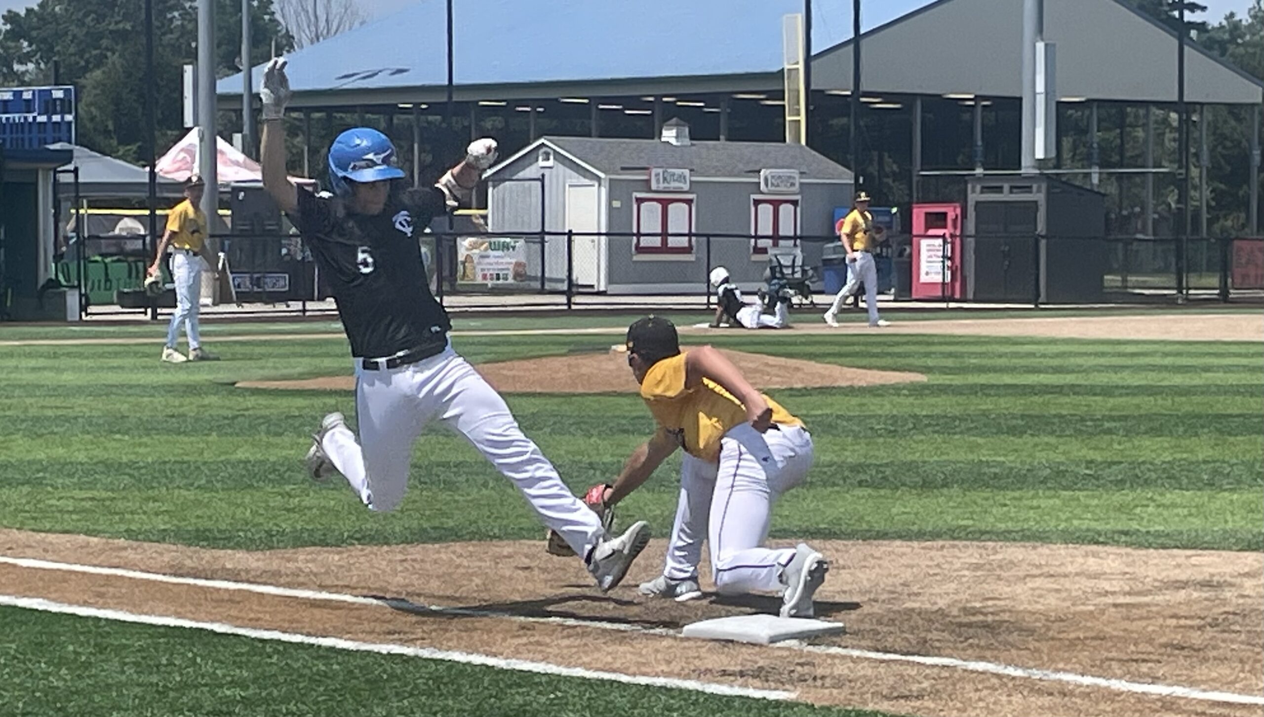 Murphy, Dally help Diamond Jacks Gold 15U fend off Blackhawks – Diamond ...